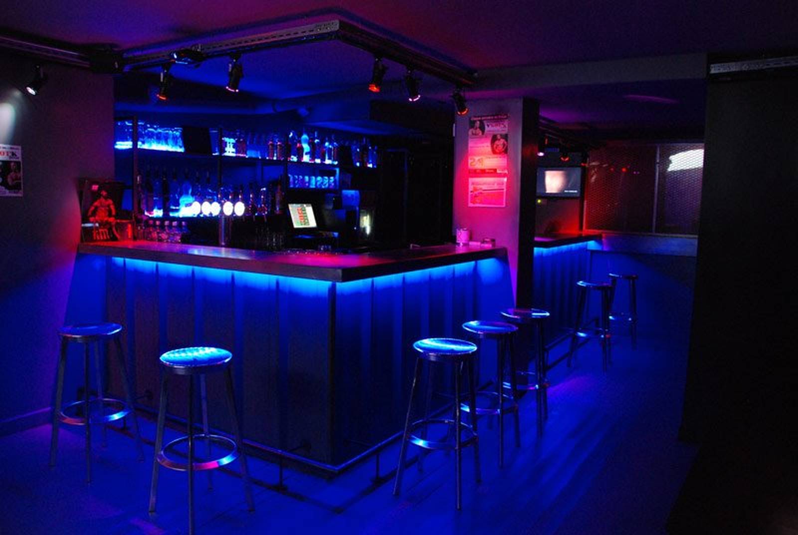 Krash Bar Paris - gay saunas et cruising│misterb&b